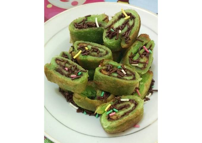Resep Roti tawar pandan goreng gulung isi coklat keju oleh wina - Cookpad