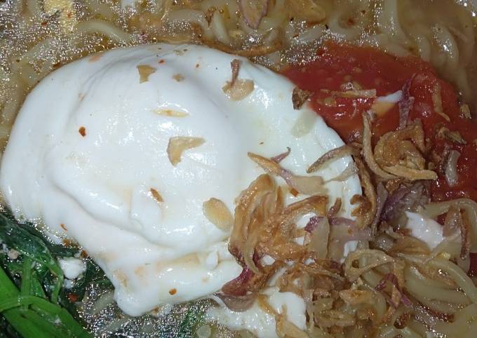 Resep Mie rebus bayam tomat telur oleh Agsha - Cookpad