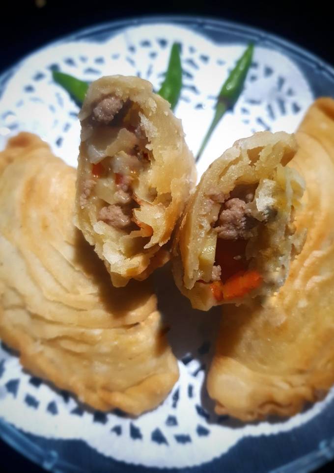 Resep Pastel Singapur (Karipap isi daging cincang) oleh Mutabikh Uwmi ...