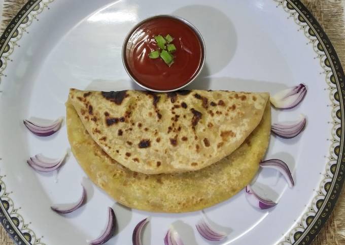Aalu paratha Recipe by Hiral Vaibhav Prajapati - Cookpad