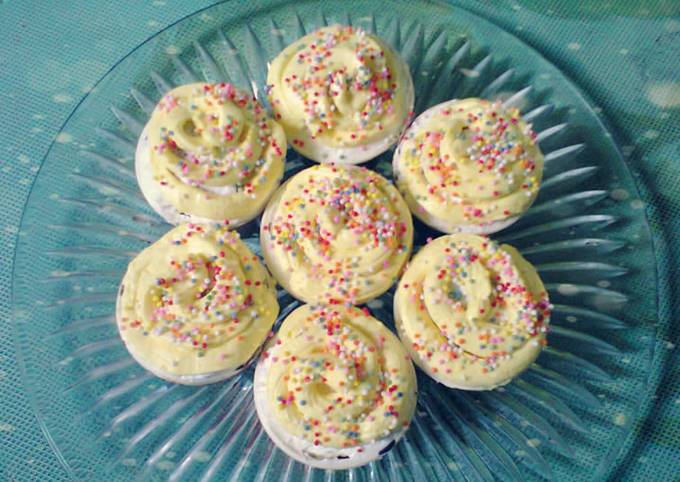 Resep Cup Cake Coklat Springkel oleh RismaWati - Cookpad