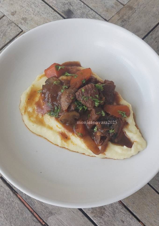 Resep Beef Stew (a la cafe/resto) oleh Monica Novara H. - Cookpad