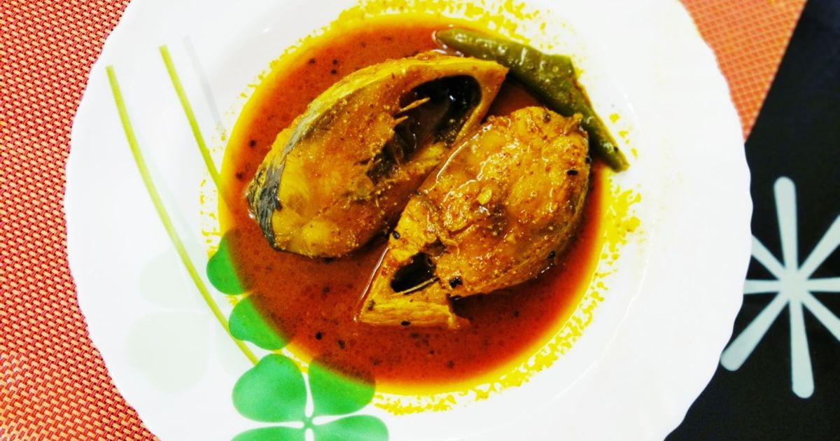 Ilish Maccher Tel Jhal Hilsa Fish Curry Recipe by Homecook Mou - Cookpad
