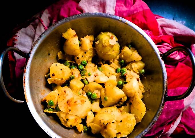 Aloo Matar (South India style) Recipe by Kavita R - Cookpad