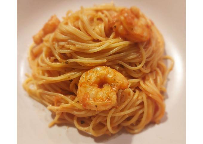 Pâte aux scampis à la crème de tomate de Complètement Toquée - Cookpad