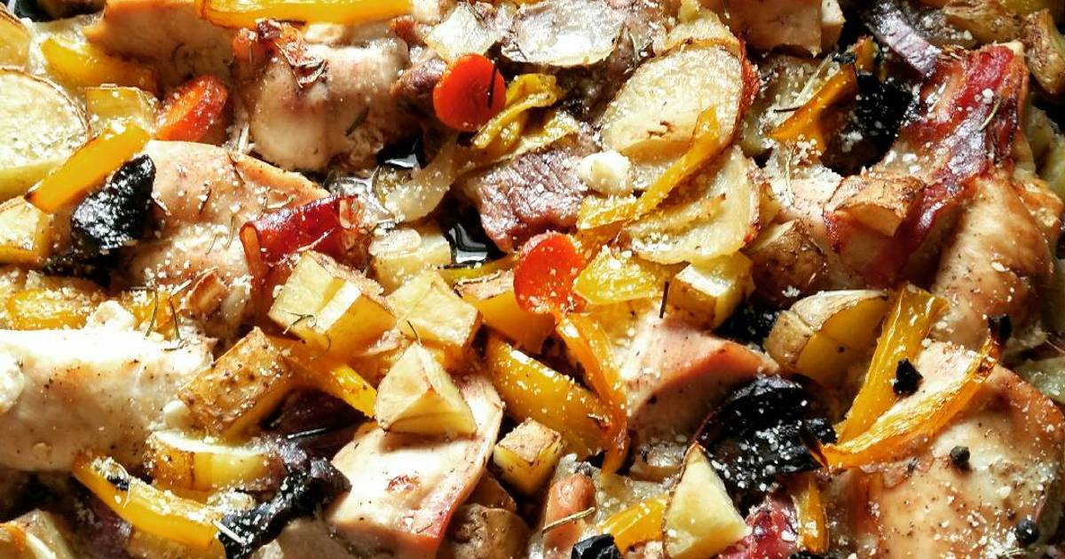 Cubos de pollo con portobello, panceta y morrón amarillo Receta de ...