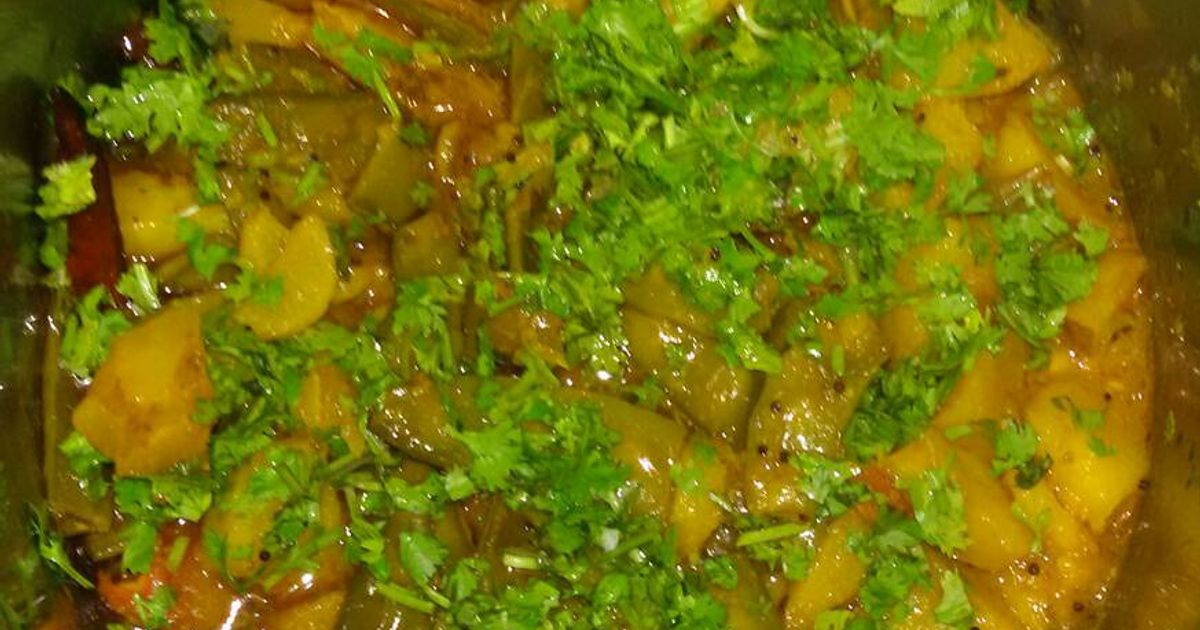 Aloo Aur Seem Ki Sabji Recipe by Nilu Singh - Cookpad