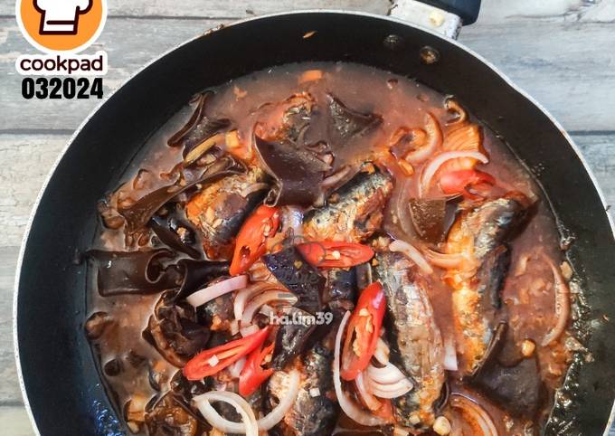 Resipi Sardin Tumis Dengan Cendawan Hitam oleh ha.lim39 - Cookpad