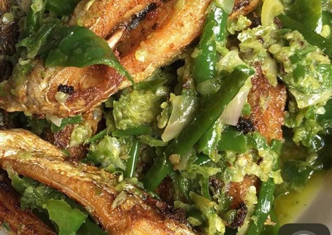Resep Ikan Bawal Potong Cabe Ijo oleh Febriani Ramadhan - Cookpad