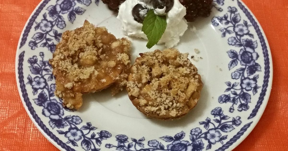Caramel Vodka Apple Tartlets With A Pecan Strusel Topping Recipe By ...