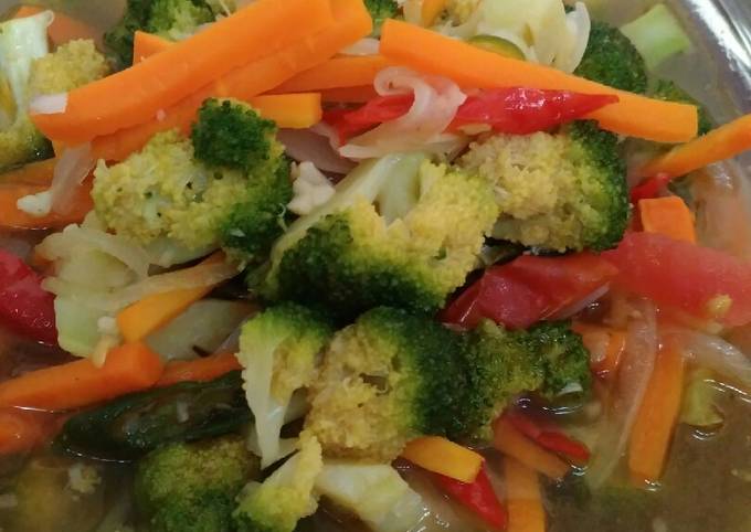 Resep Sayur brokoli wortel saus tiram#BikinRamadanBerkesan oleh Atikah ...