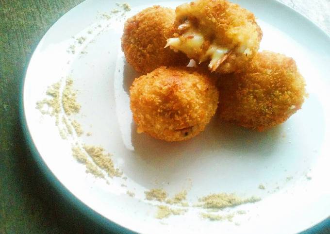 Resep Rice Ball with Spicy Tuna Cheese Melt oleh Laras - Cookpad
