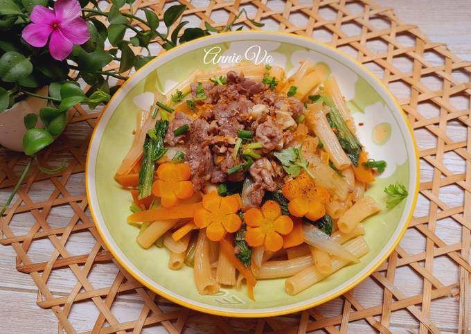Cách Làm Món Nui xào bò và rau củ của Annie Vo - Cookpad
