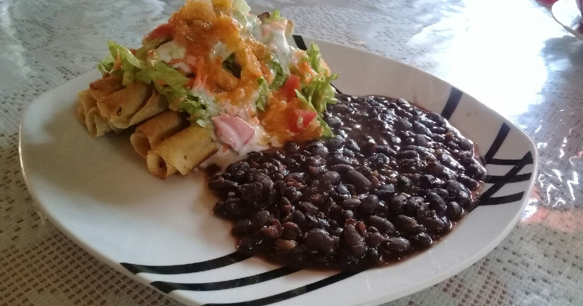 Flautas 🌯🌯 Receta de Sofia Carolina Castillo Villafuerte.- Cookpad