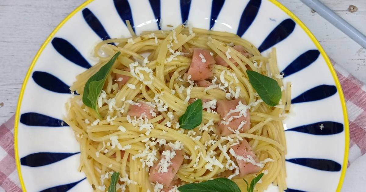 Resep Spaghetti Sosis Aglio Olio oleh Liya fitriany - Cookpad