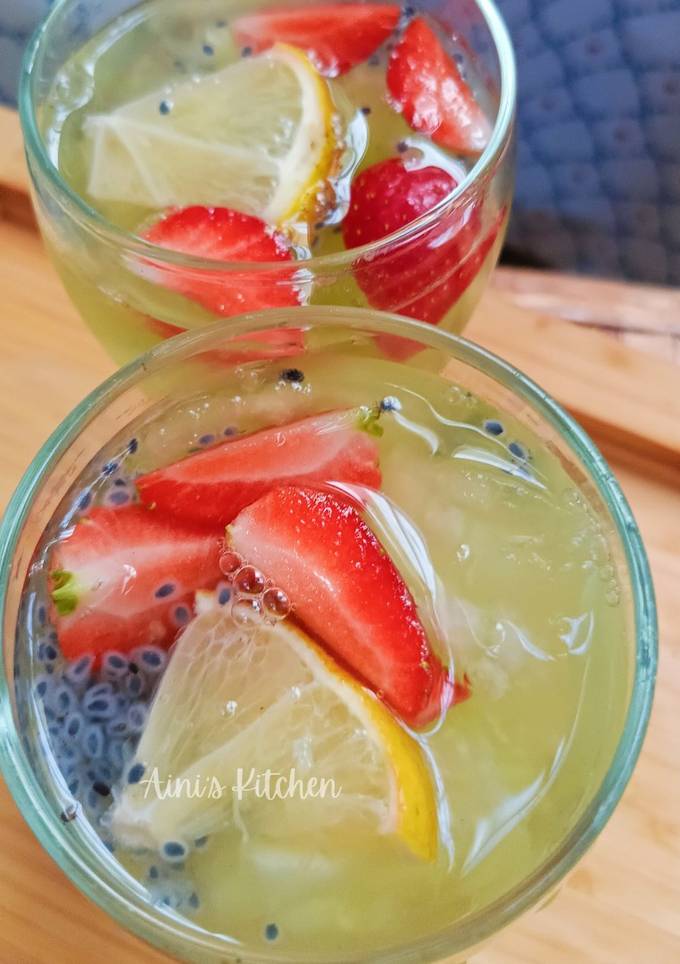 Resep Melon Strawberry Lemonade No Sugar oleh Aini's Kitchen - Cookpad