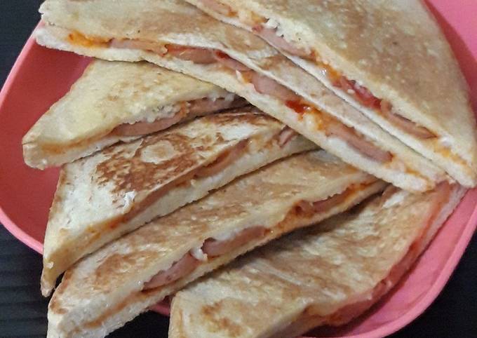 Resep Roti tawar sosis keju oleh Jeny Selvya Syahara - Cookpad