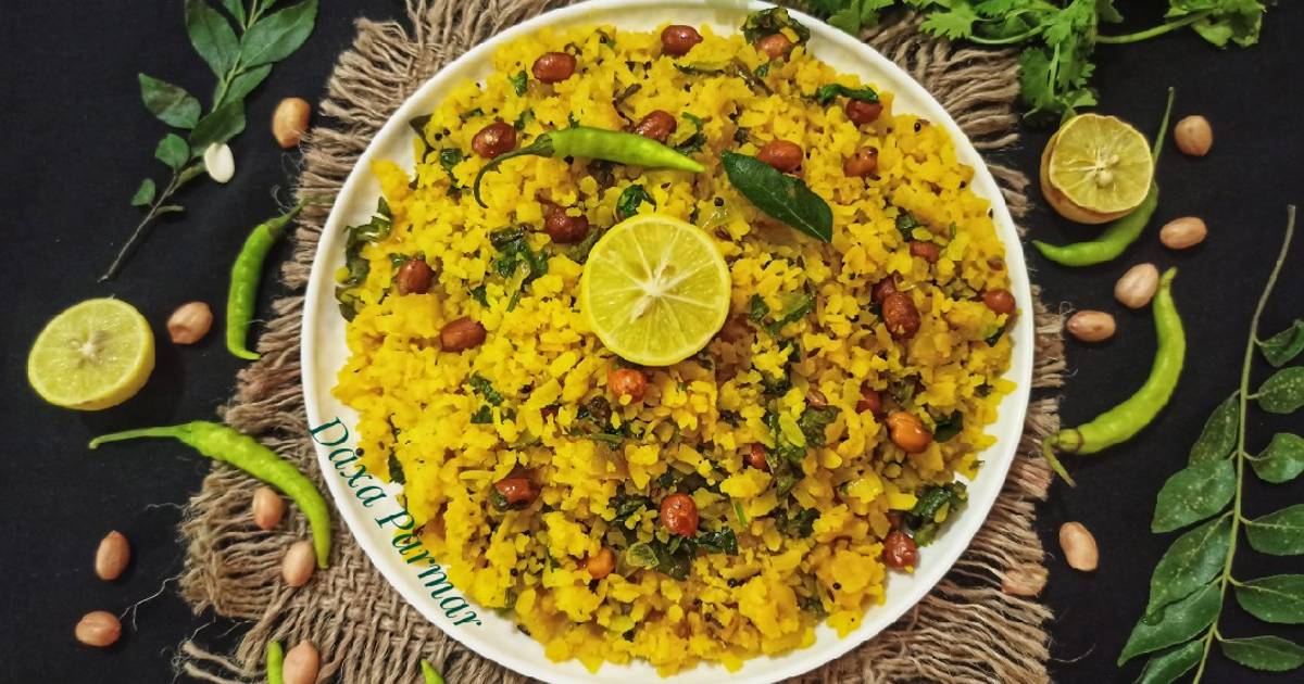 Maharashtrian Kanda Poha Recipe by Daxa Parmar - Cookpad