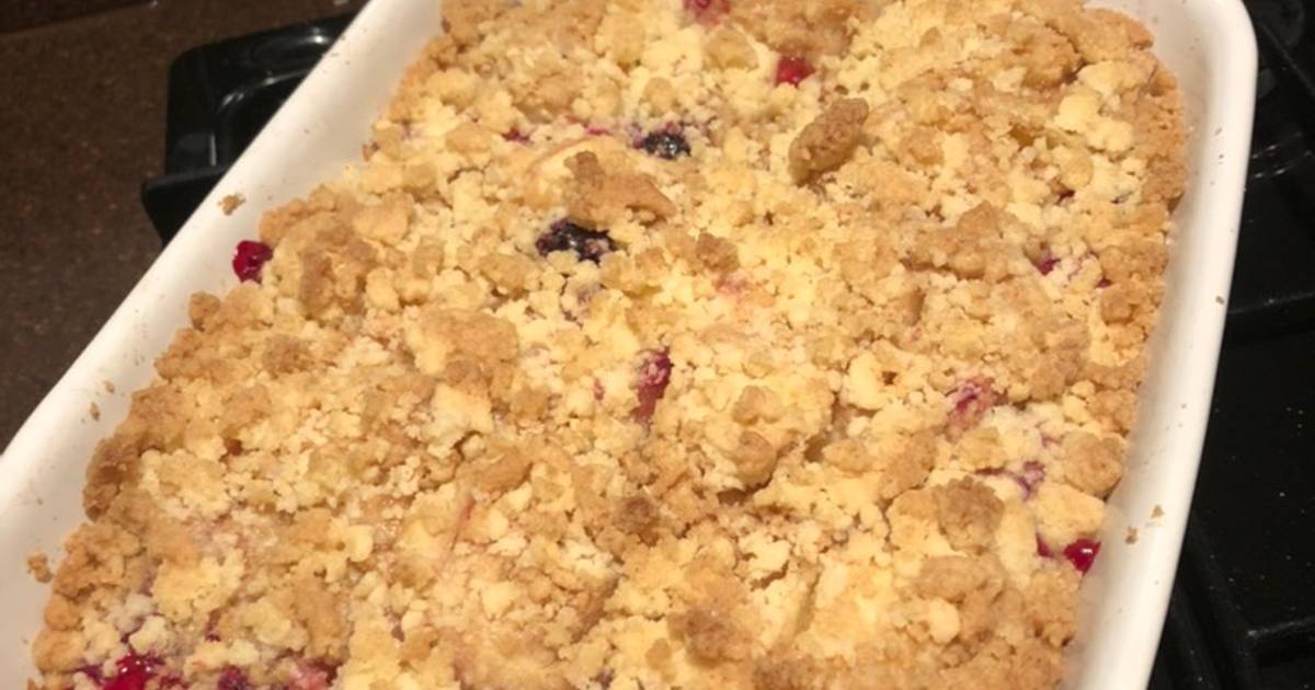 Apple & berry crumble Recipe by Sarah Jacobs - Cookpad