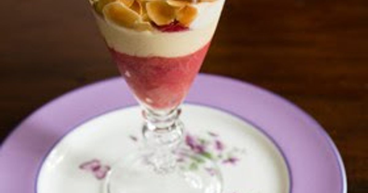 Rhubarb And Strawberry Trifle Recipe By Cookpad.Japan