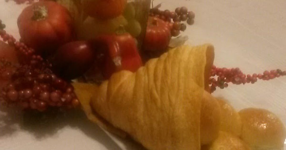 Bread Cornicopia Centerpiece / Roll Serving Display Recipe by Devon