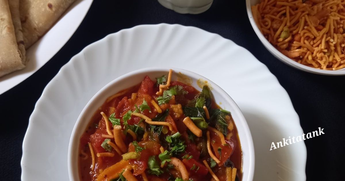 Sev Tomato Sabji Gujarati Dinner Sabji With Butter Roti Recipe by ...
