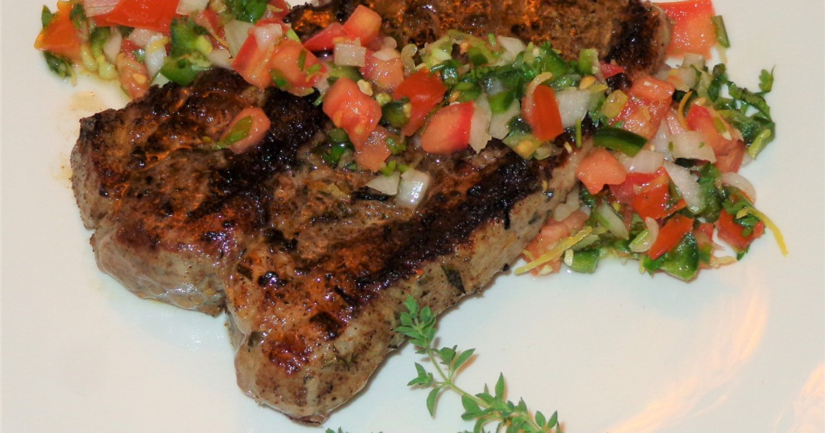 Chuletas De Punta Paleta De Cerdo, A La Plancha Con Pico De Gallo, Keto ...