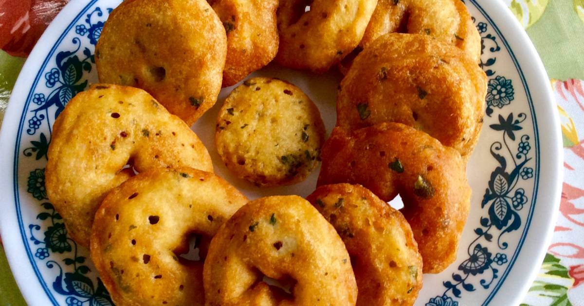 Crispy medhu vada Recipe by Jayashree Anantapadmanabhan - Cookpad