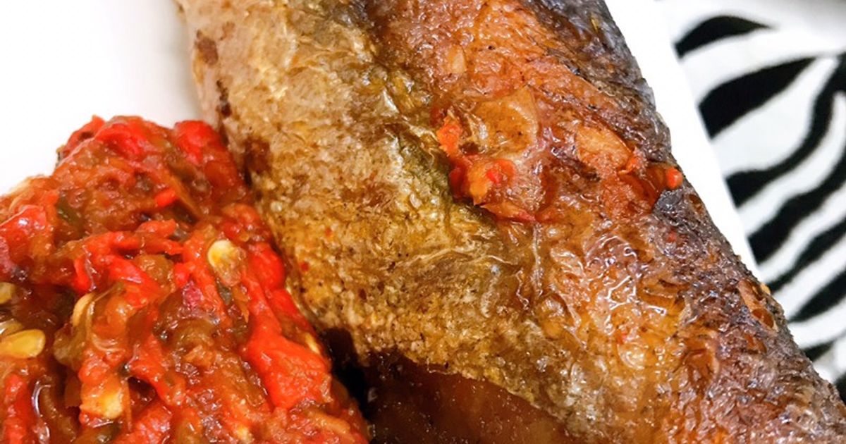 Roasted Pepper Sauce And Fried Hake Fish Recipe by Cookingwithseki ...