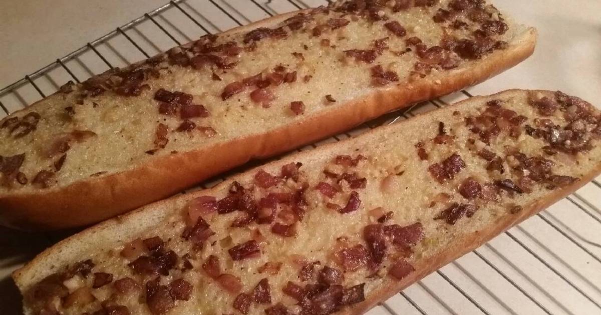 Caramelized Red Onion Garlic Bread Recipe by ChefDoogles - Cookpad