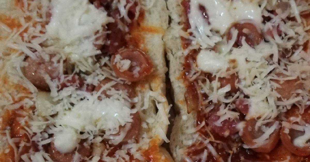 Resep Pizza Roti Simple oleh FeDoRA's Kitchen - Cookpad