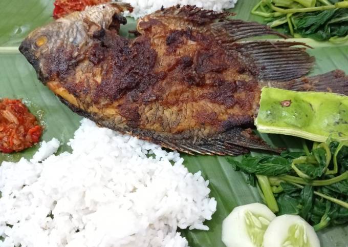 Resep Gurameh Bakar Bumbu Spesial oleh Dapoer Mindi - Cookpad
