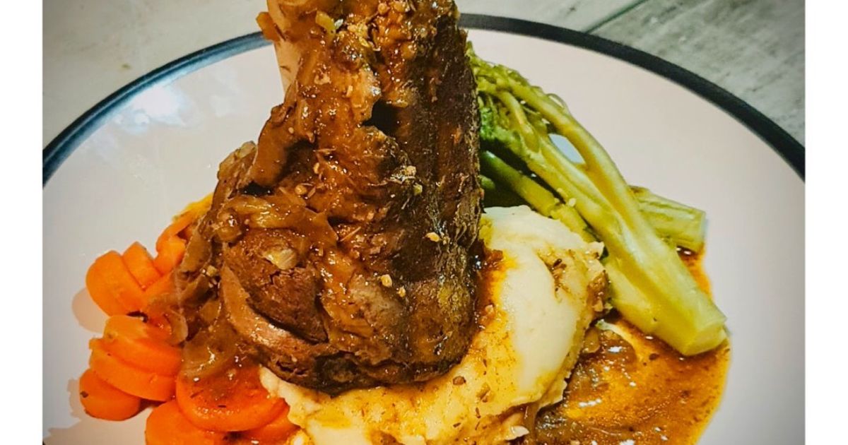 Slow Cooked Lamb Shank With Garlic Spring Onion Buttery Mashed Potatoes slow-cooked-lamb-shank-with-garlic-spring-onion-buttery-mashed-potatoes