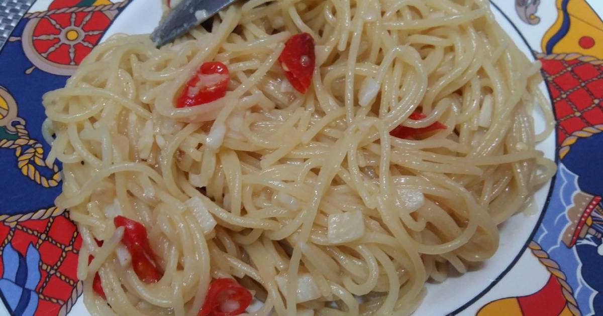 Resep One Pan Spaghetti Aglio Olio oleh Mutia Rizqa Firdiah Ofir - Cookpad