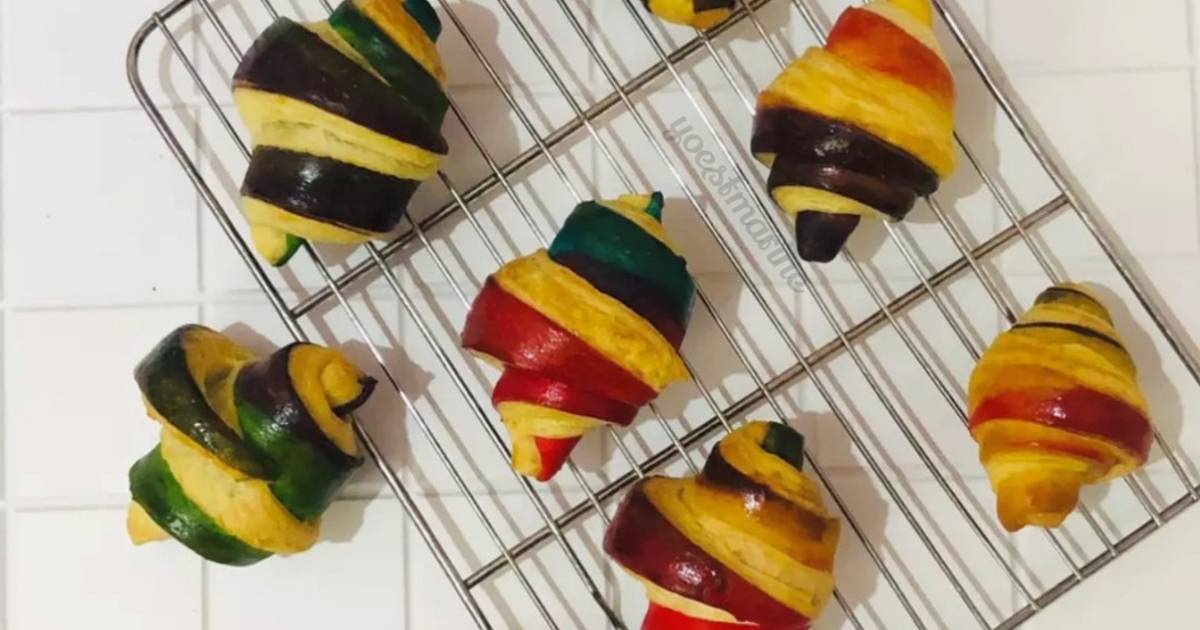 Resep Mini Rainbow Croissant oleh Yoes - Cookpad