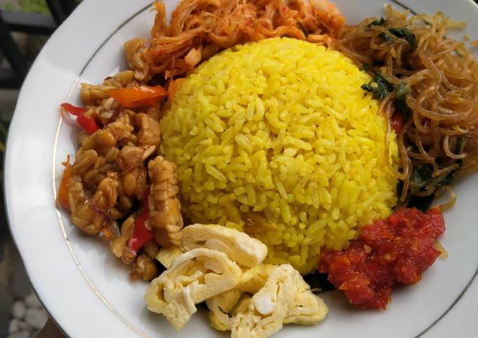 Resep Nasi Kuning Gurih oleh Dwi Ade Riandayani - Cookpad