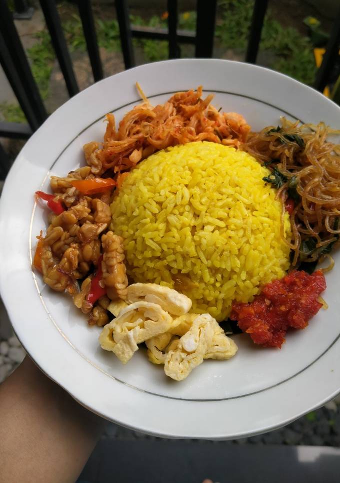 Resep Nasi Kuning Gurih oleh Dwi Ade Riandayani - Cookpad
