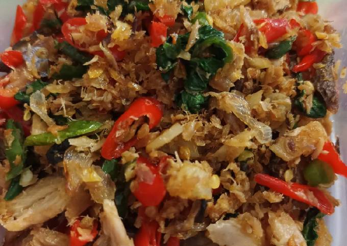 Resep Suwir suwir pindang tongkol daun kemangi oleh lita erlita - Cookpad