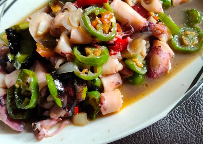 Resep Oseng cumi asin cabe gendot oleh Kinan Fianasalsabila - Cookpad