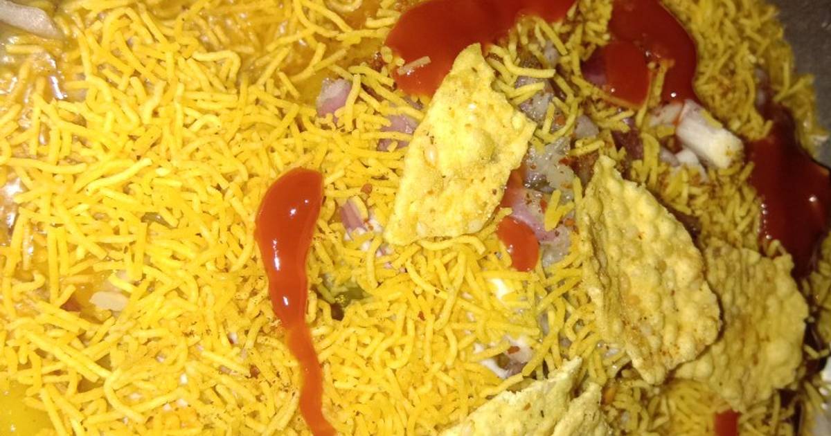 Road Side Aaloo Chat Recipe by Priyadarshni Bose - Cookpad