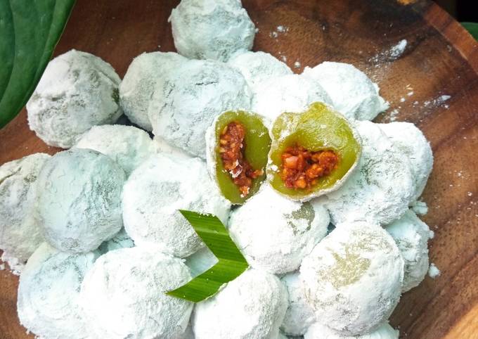 Resep Mochi Pandan Isi Kacang oleh Kartika Alisha - Cookpad