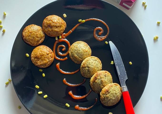 Sprouted Mung Appum Recipe by Sharayu Tadkal Yawalkar - Cookpad