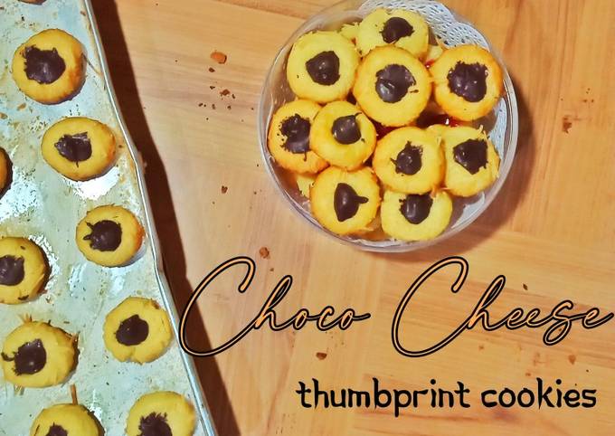 Resep Choco Cheese Thumbprint Cookies oleh Dessy Solehyanti - Cookpad