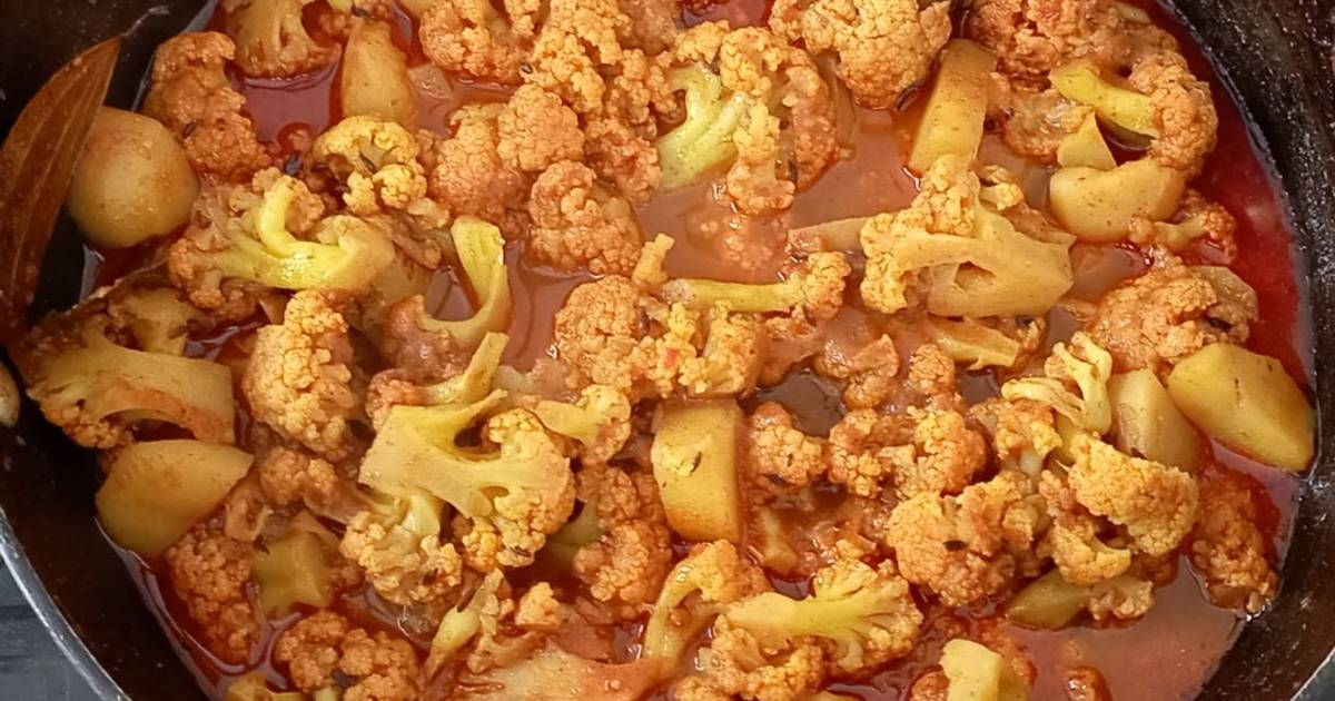 Shefali Bhattacharya দ্বারা আলু ফুলকপির ডালনা(Aloo fulkopir dalna ...