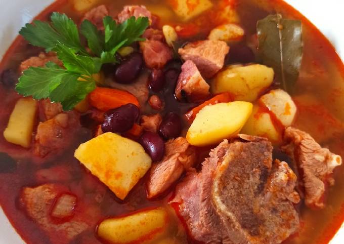 Babgulyás, malac 🐷sonkából | Magyarné Nyírő Kati receptje - Cookpad ...