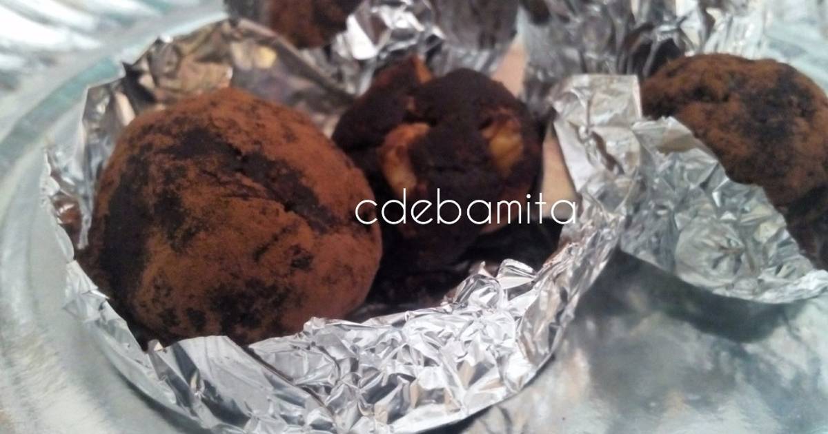 Chocolate Cake Ball Recipe by Debamita Chatterjee - Cookpad