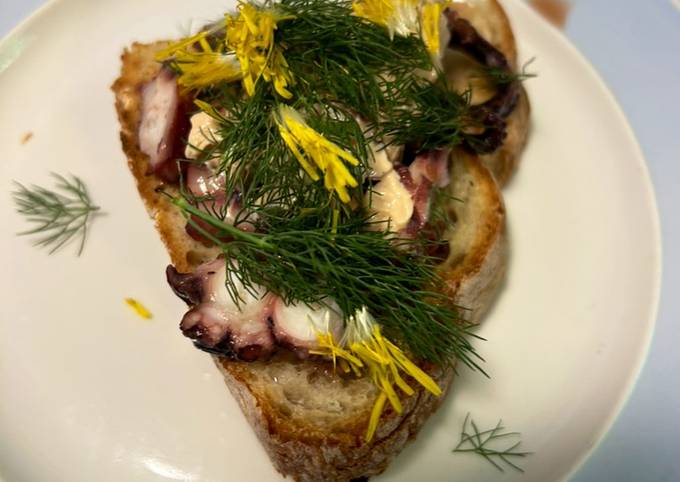Ricetta Crostone con carpaccio di polpo tarassaco e finocchietto di ...