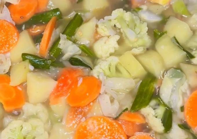 Resep Sayur sop oleh Dini Yuhelfi Nuryanto - Cookpad