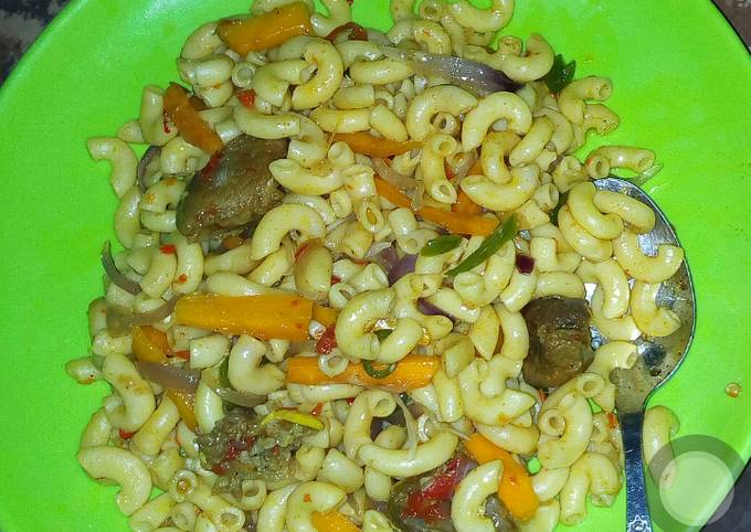 Fried macaroni Recipe by muneerat a jafar - Cookpad