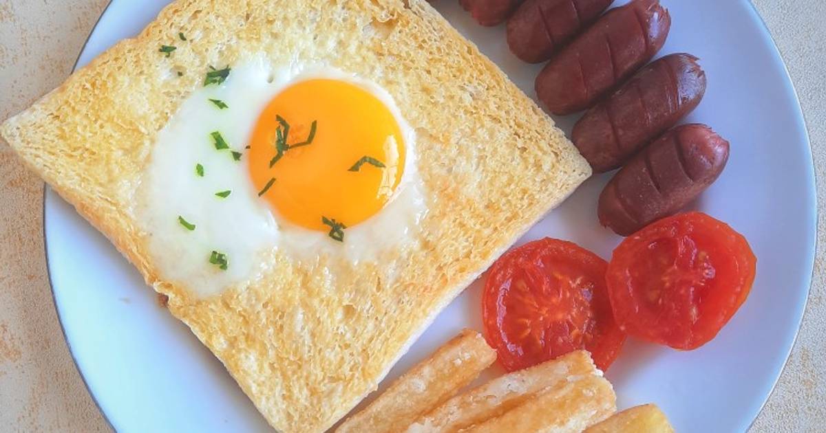 Resep Sunny Side-up Toast with Beef Sausages and French Fries oleh ...